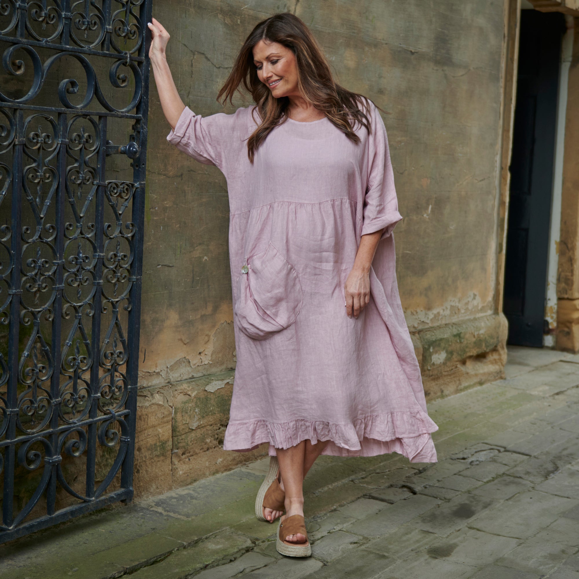 Stylish Celebs Over 50: Judi Dench Style Guide – Kit and Kaboodal